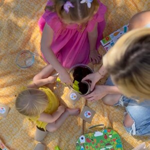 Kids Gardening Set W/ 2 Garden Tools, Watering Can, 3 Different Seeds ...