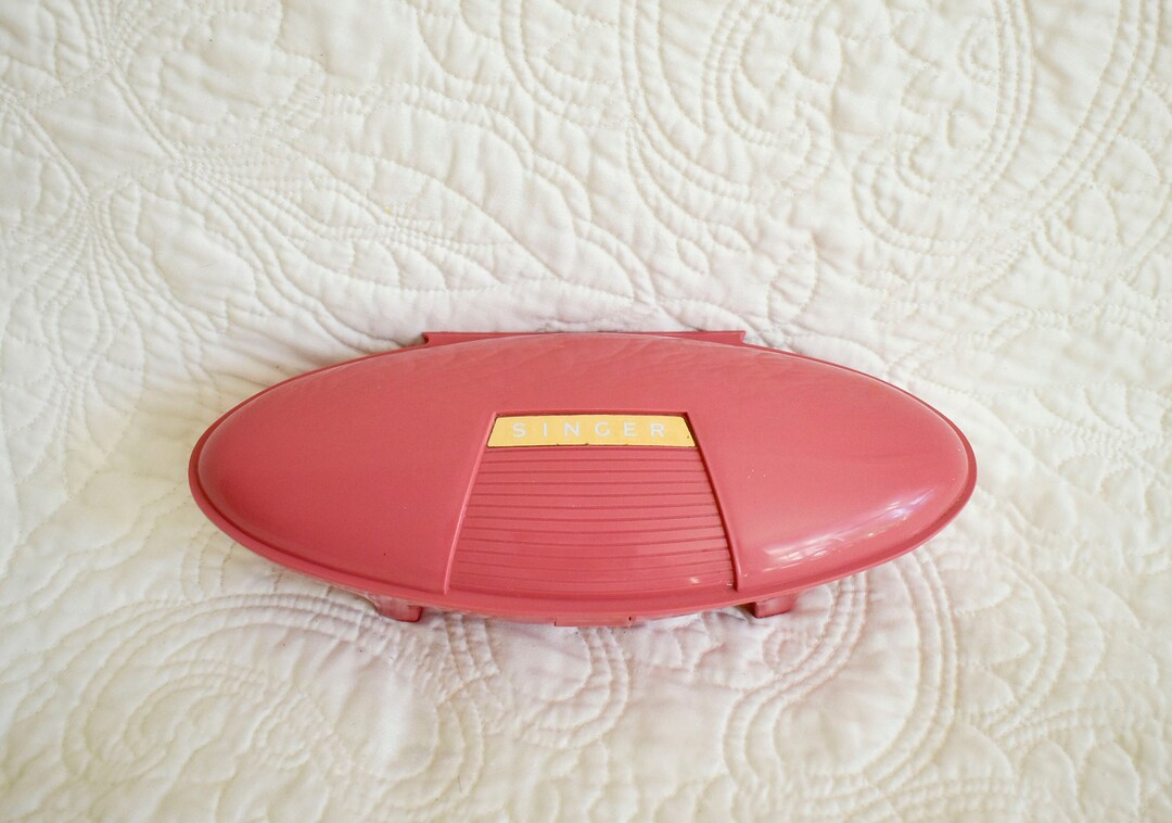 MCM Singer Buttonholer in Pink Clamshell Case, Vintage Sewing Supplies ...