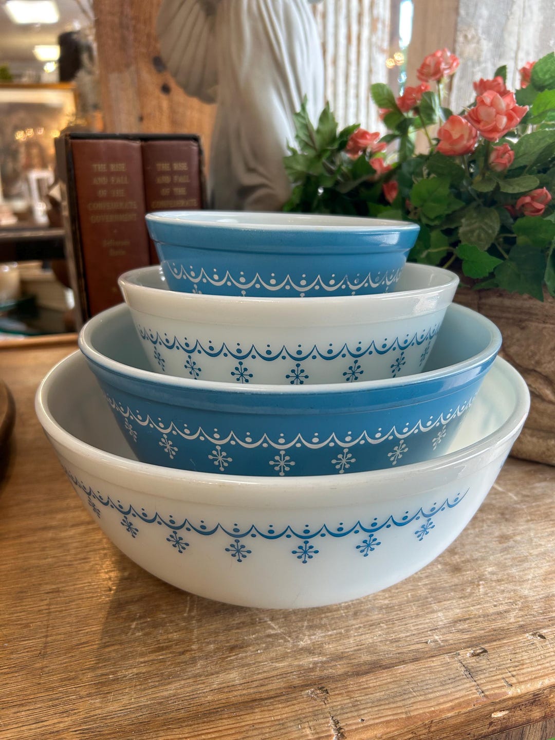 Vintage Pyrex Blue Garland Snowflake Nesting/mixing Bowls. Bowls 401 ...