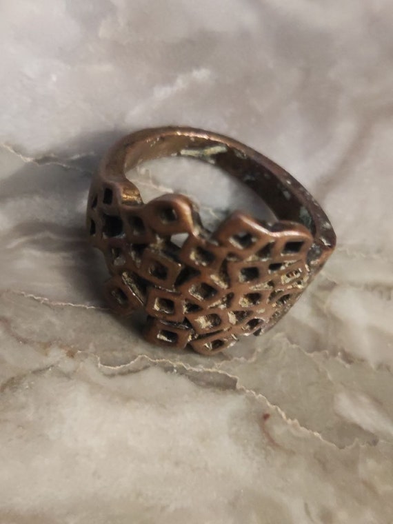 Exploring ancient beauty An ancient Roman ring expres… - Gem