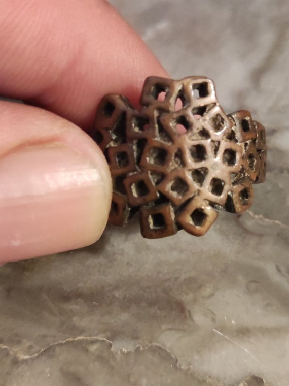 Exploring ancient beauty An ancient Roman ring expres… - Gem