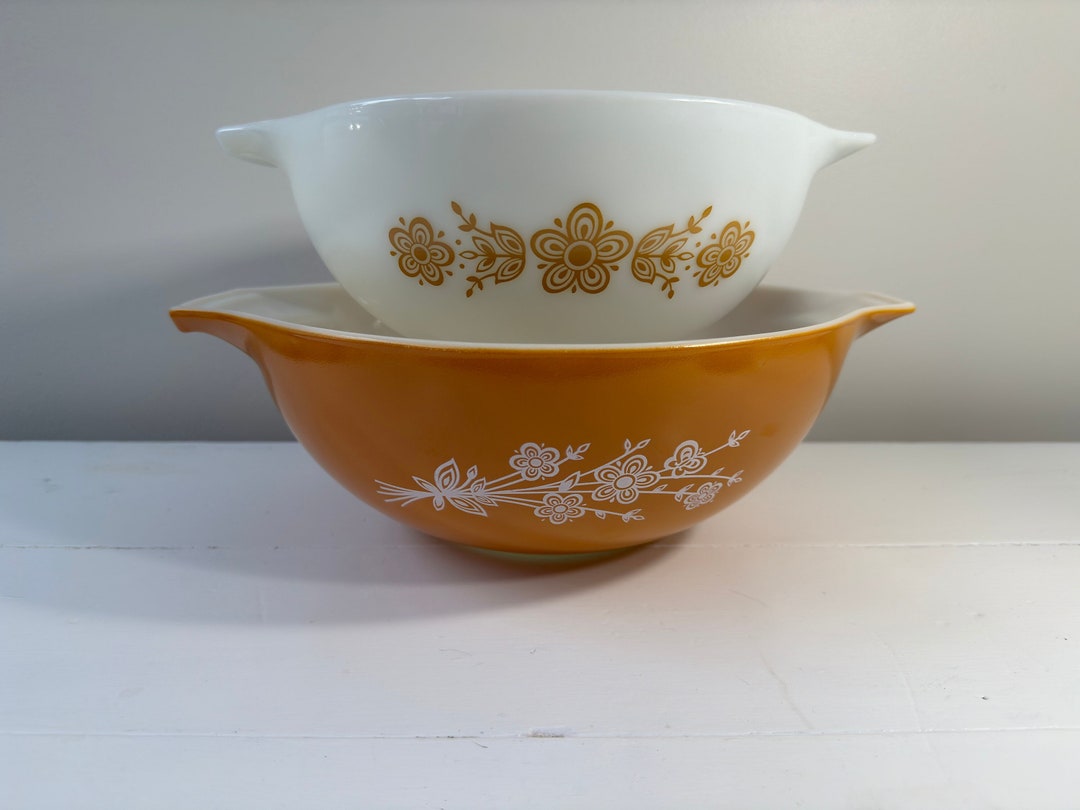 Unmatched Set of Two 70s PYREX Nesting Bowls, Butterfly Gold 2 1979 ...
