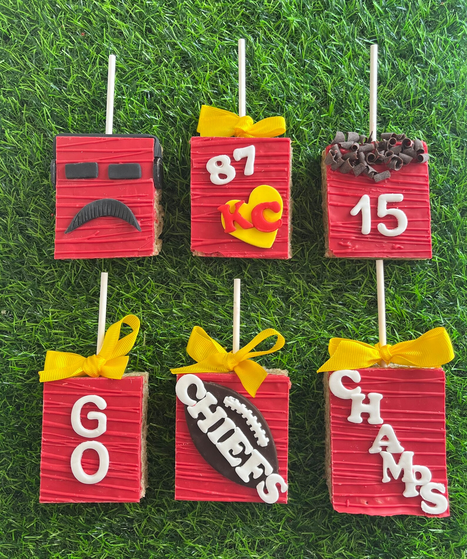 Chiefs Bundle, Game Day Treats, 6 Rice Krispy Treats, 6 Cake Pucks, 6 ...