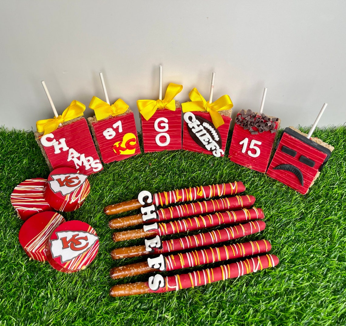 Chiefs Bundle, Game Day Treats, 6 Rice Krispy Treats, 6 Cake Pucks, 6 ...