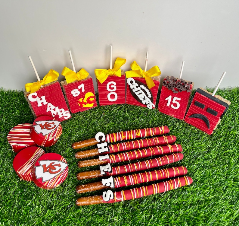 Chiefs Bundle, Game Day Treats, 6 Rice Krispy Treats, 6 Cake Pucks, 6 ...