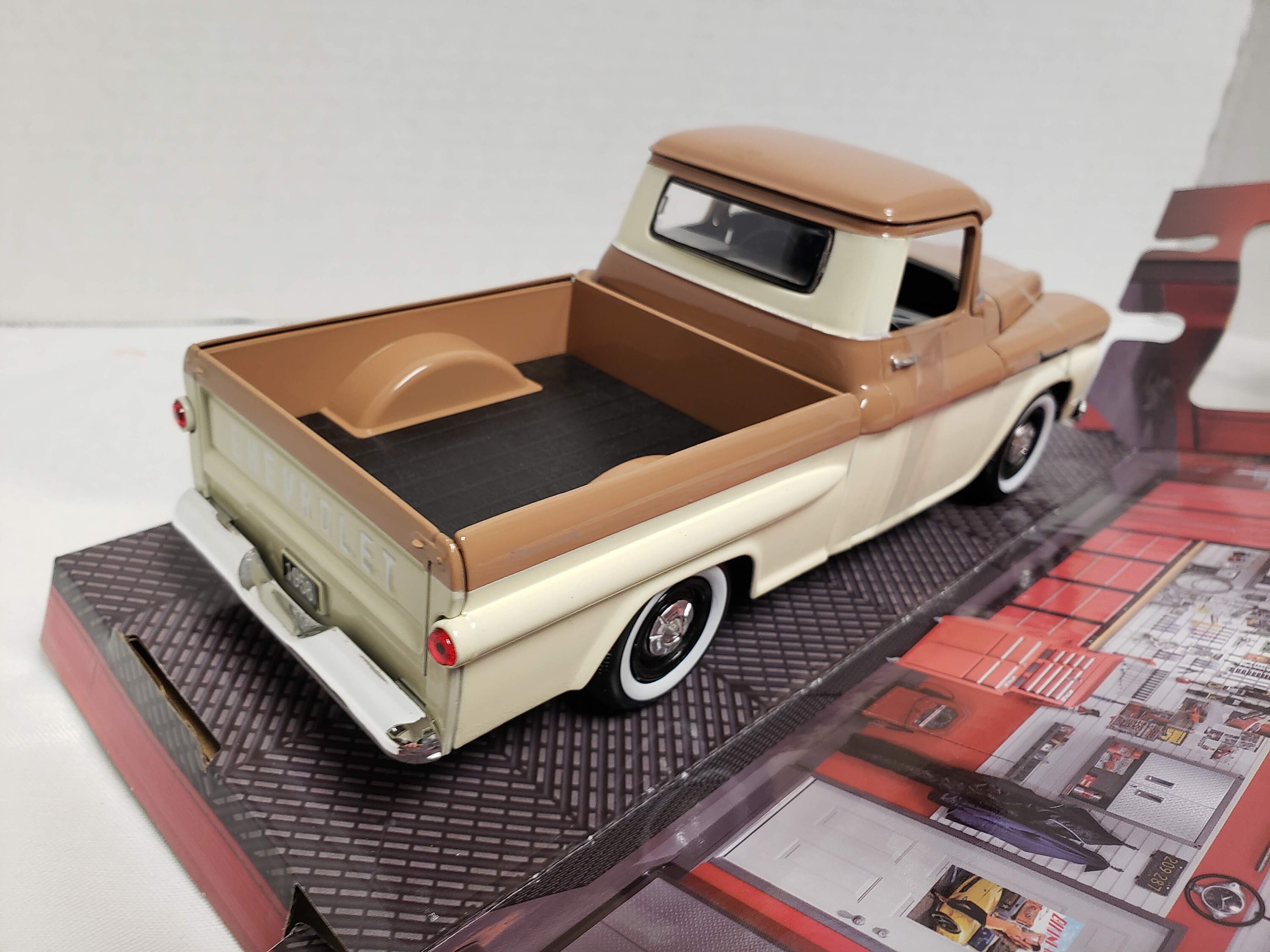 Retro 1958 Chevy Apache Fleetside Pickup Truck. 1:24 Scale Diecast ...