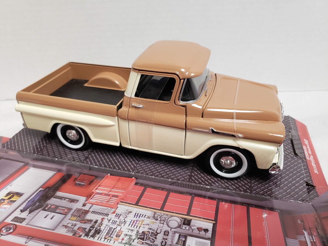 Retro 1958 Chevy Apache Fleetside Pickup Truck. 1:24 Scale Diecast ...