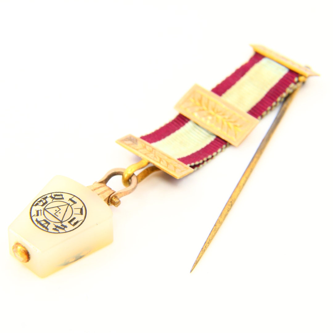 Vintage 9ct Masonic Ribbon Key Fob Yellow Gold Chalcedony Mason Pin ...