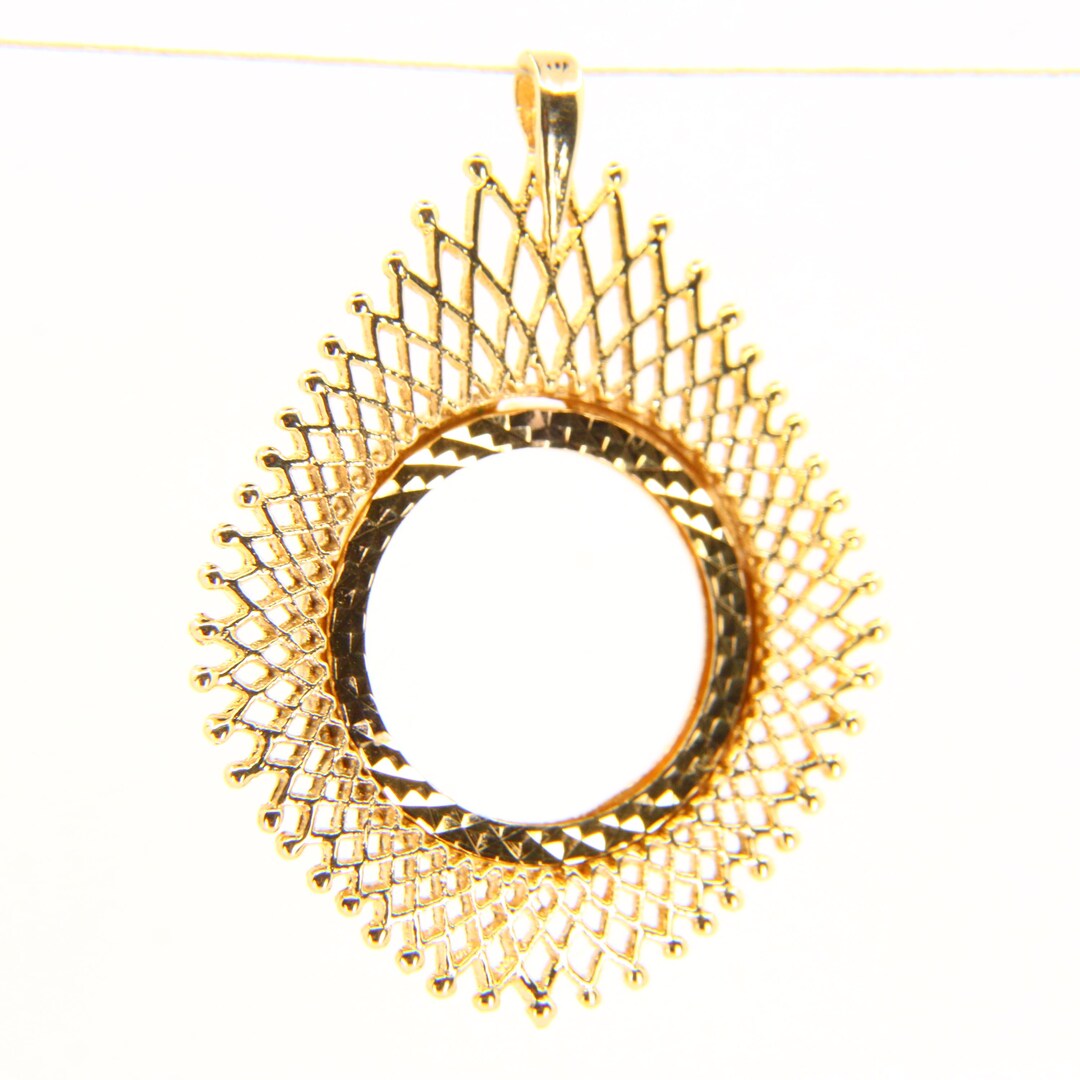 Vintage 9ct Half Sovereign Gold Frame Coin Display Detailed Pendant ...