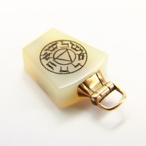 Vintage 9ct Gold Masonic Fob Chalcedony Agate Keystone/ Fob HTWSSTKS ...