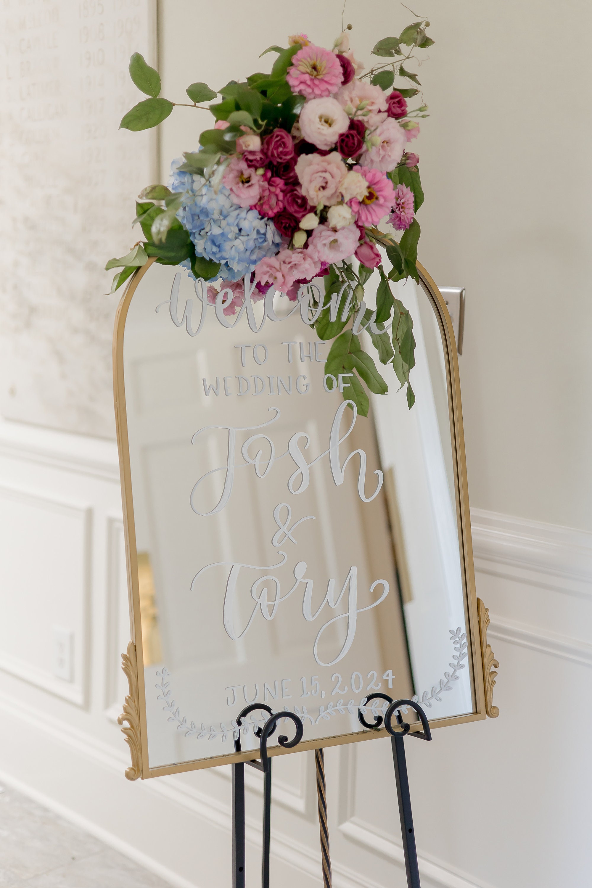 Custom Calligraphy Mirror, Detailed Gold Wedding Welcome Sign & Mirror ...