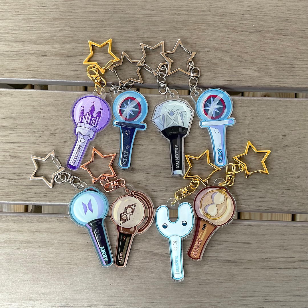 Llaveros con luces de Kpop - Etsy España