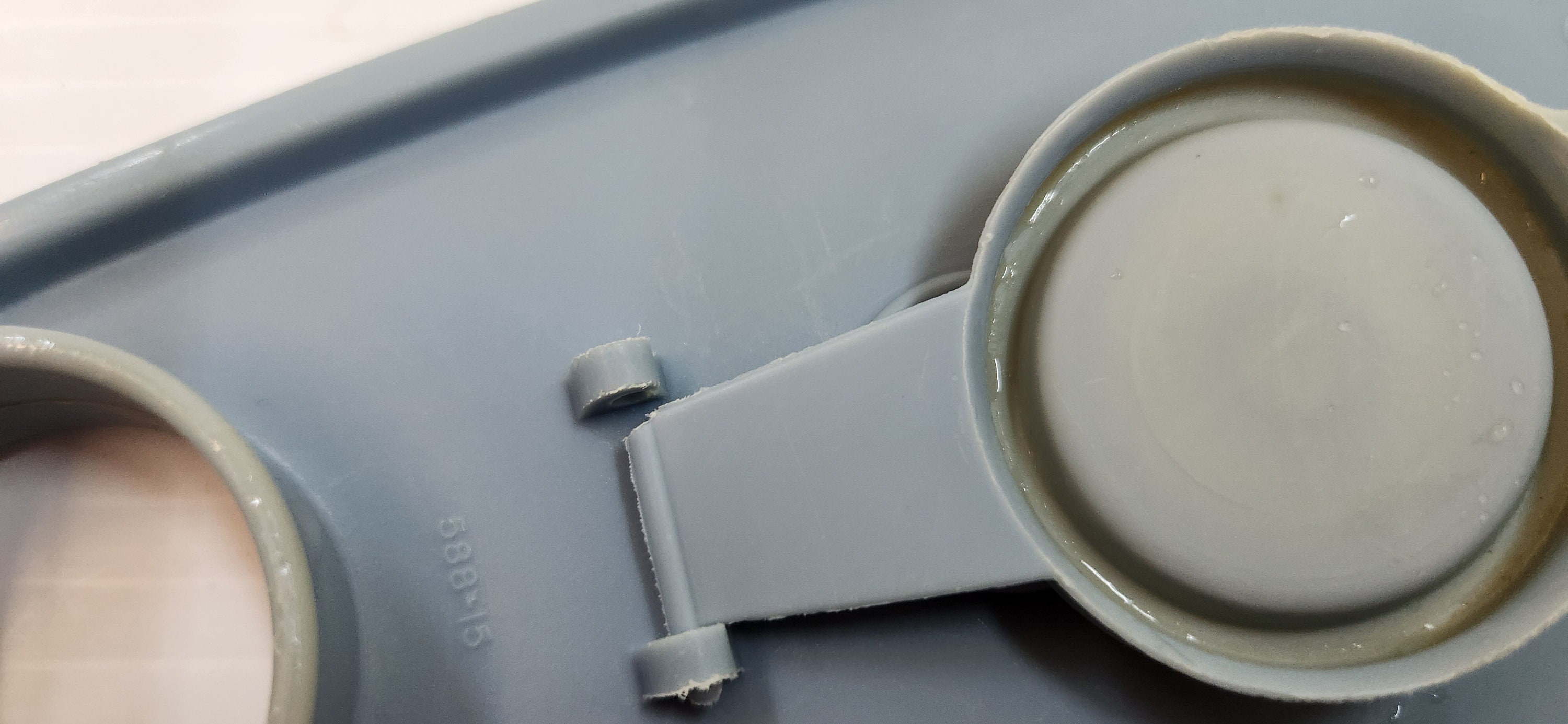 Tupperware 587 Slim Beverage Buddy With Pour Seal & Handle 2 Qt Classic ...