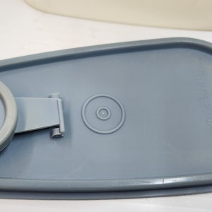 Tupperware 587 Slim Beverage Buddy With Pour Seal & Handle 2 Qt Classic ...