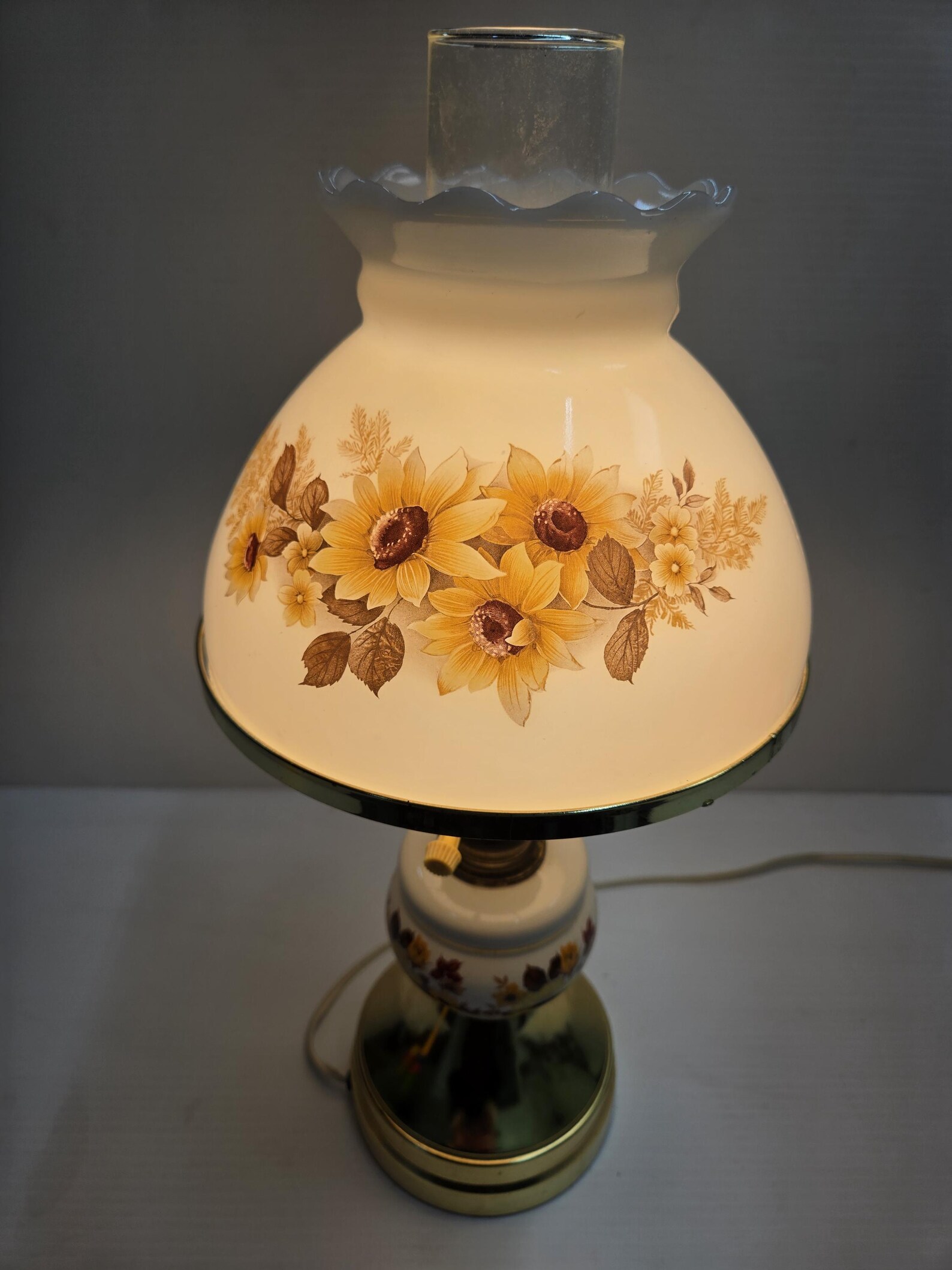 Vintage Electric Hurricane-style Table Lamp With a Hand-painted ...