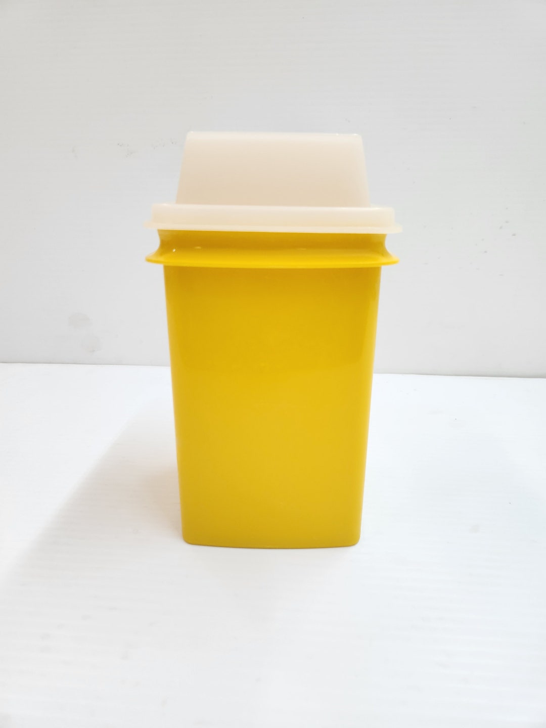 Vintage 1970's Tupperware Pickle/olive Keeper Bright Yellow 1970 - Etsy