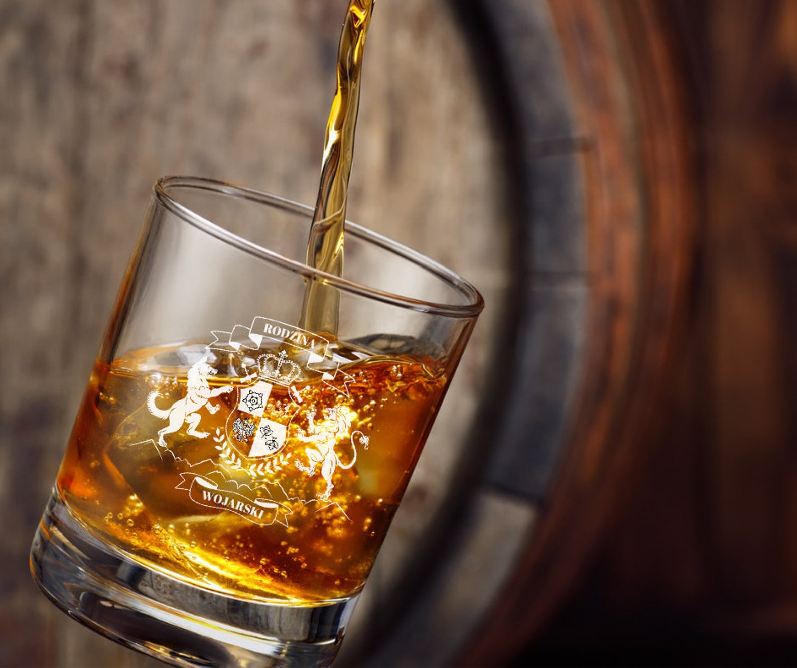 Personalized Coat of Arm/family Crest Engraved on Whiskey Decanter Set ...