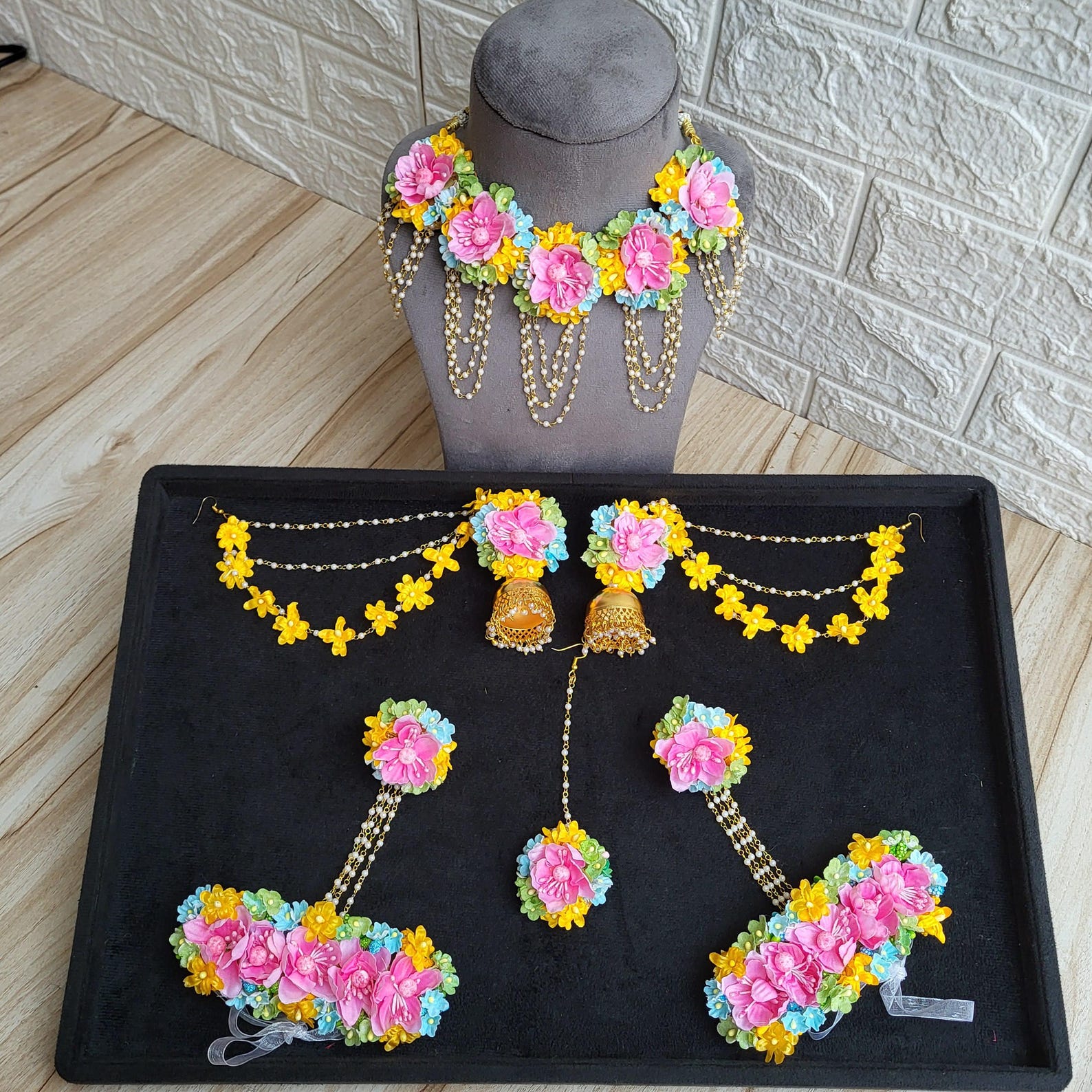 HALDI FLORAL JEWELRY Multicolor Floral Jewelry for Haldi Floral Jewelry ...