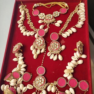 Pink Bridal Shells Jewelry Set With Kalira for Haldi Bridal Shells ...