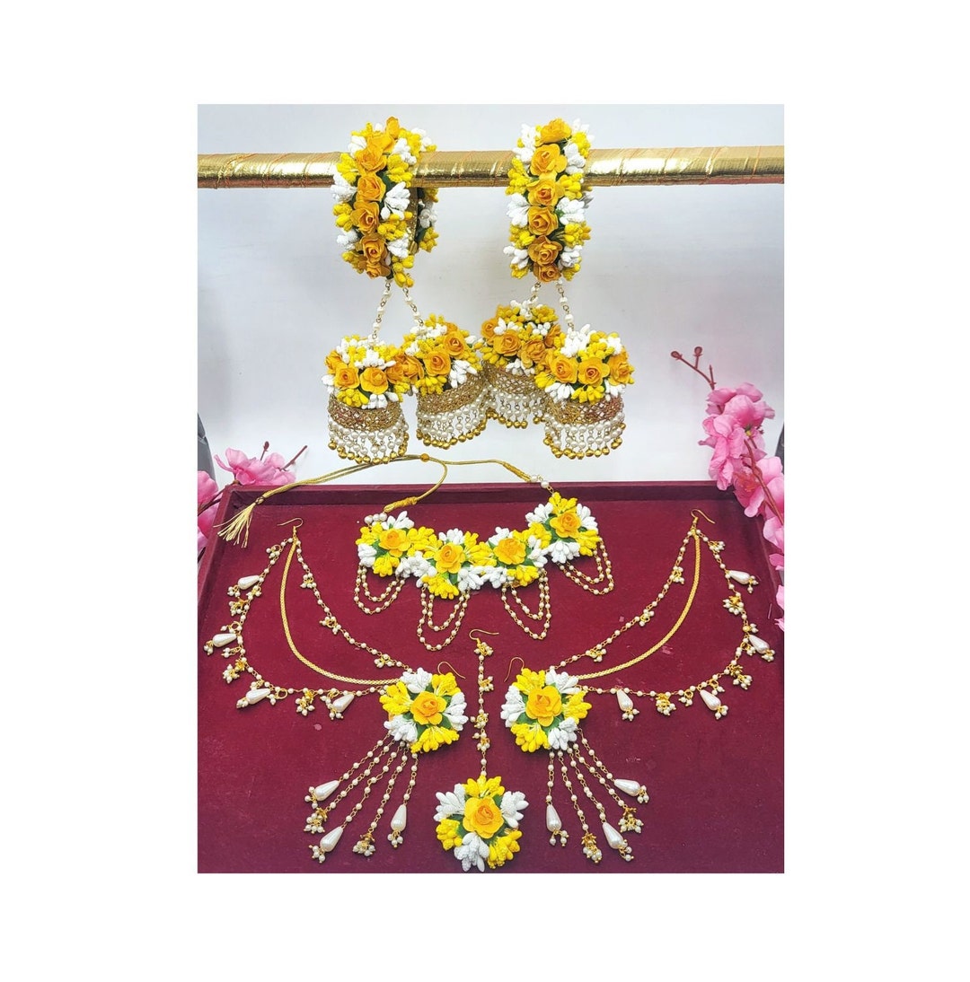 Yellow White Bridal Haldi Floral Jewelry With Kalire Bridal Haldi ...