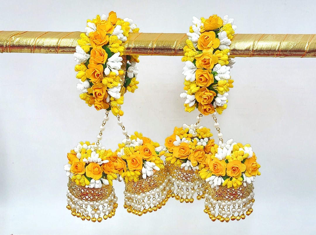 Yellow White Bridal Haldi Floral Banglers With Kalire Bridal Haldi ...