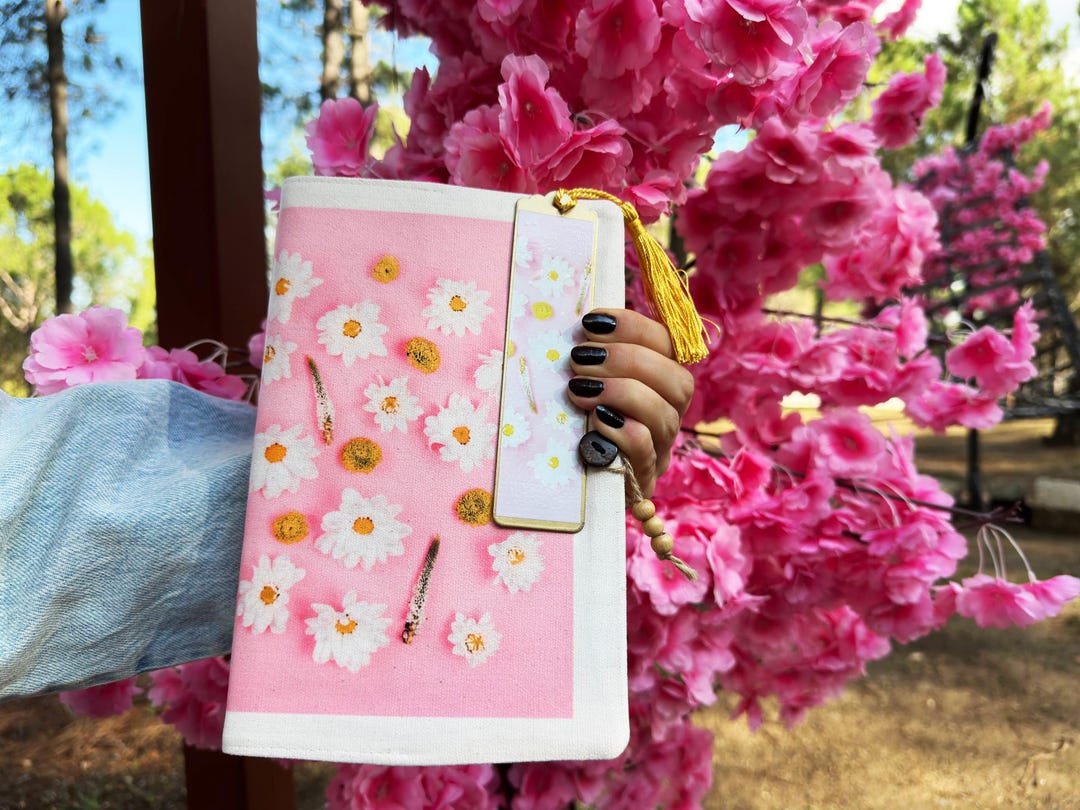 Book Cover & Metal Bookmark Set Handmade Pink Daisy Linen - Etsy