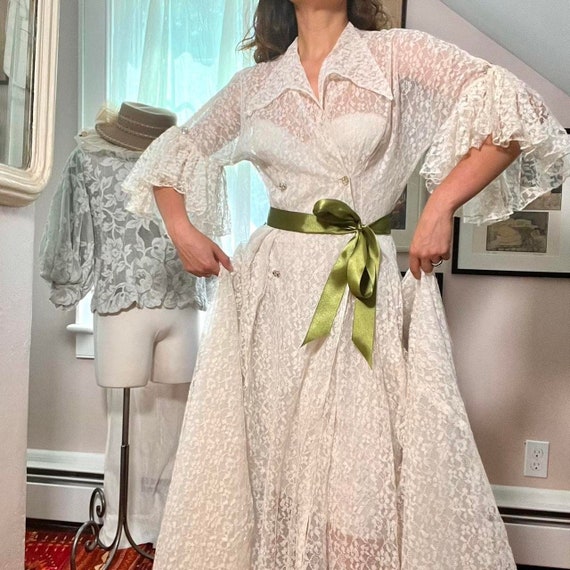 Vintage Lace Dressing Gown - Bridal Boudoir Robe - Gem
