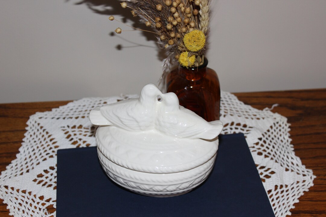 Vintage Ivory Ceramic Trinket Box With Two Doves on Lid. - Etsy