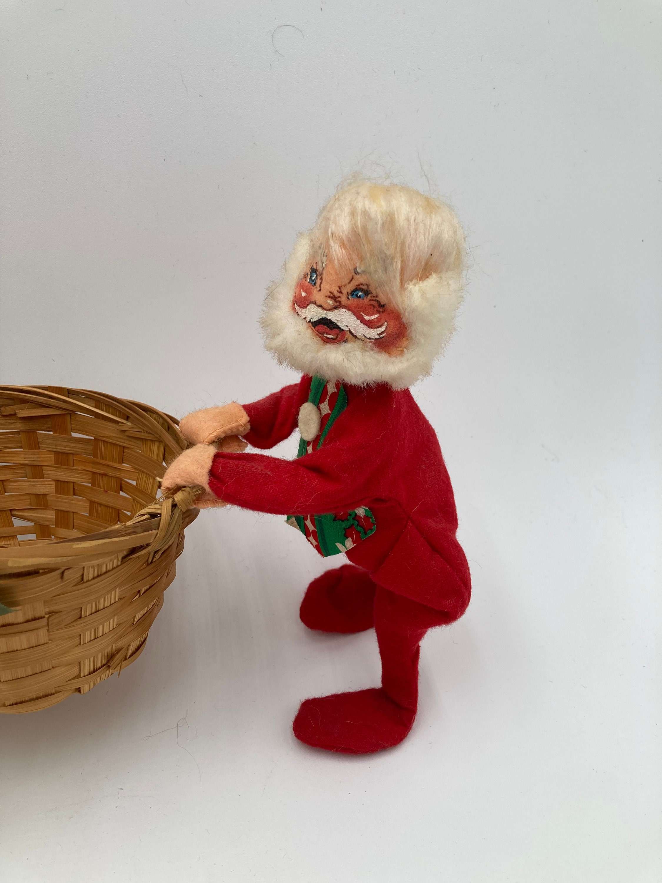 Annalee Santa Claus and Mrs. Claus Doll Holding Basket Mobiltree ...