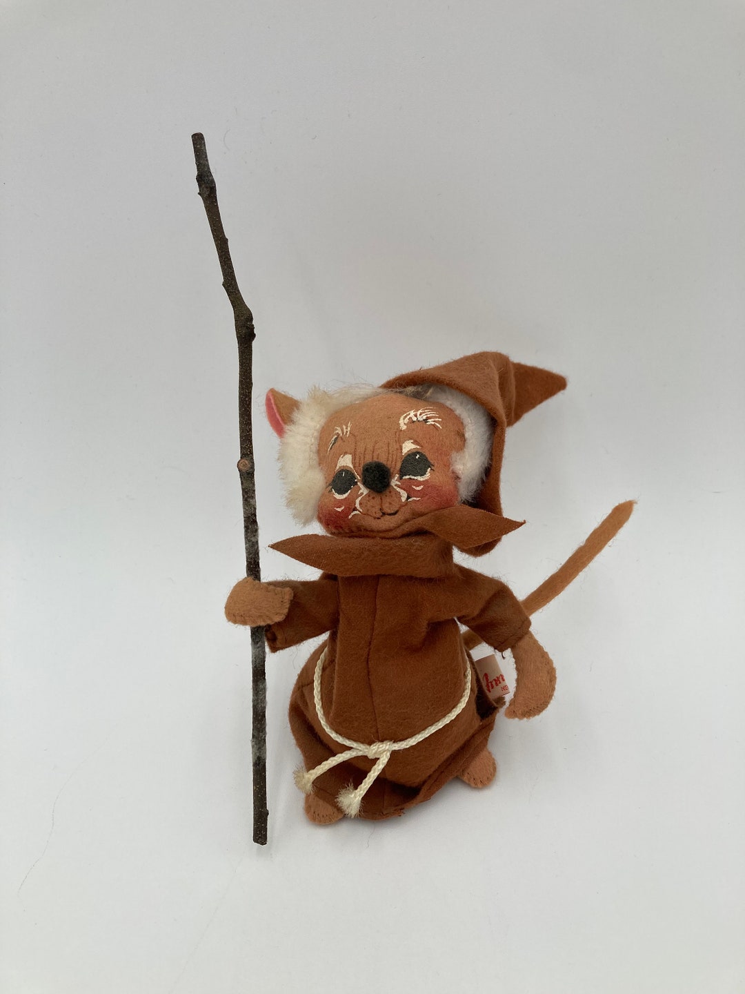 Annalee Friar Tuck Mouse Doll W/ Wooden Staff Robin Hood Mobiltree ...