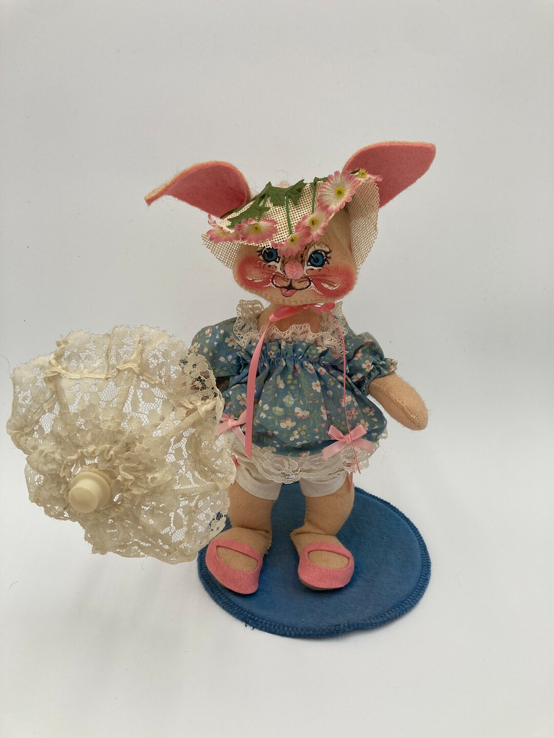 Annalee Easter Bunny Doll W/ White Umbrella and Flower Hat Mobiltree ...