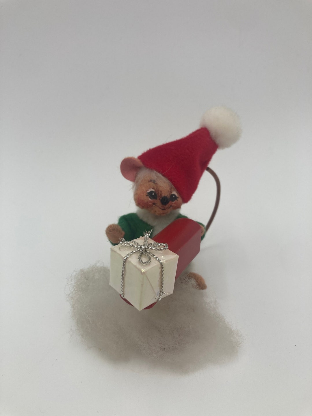 Annalee Mouse Doll W/ Santa Hat Holding Mailbox and Present - Etsy