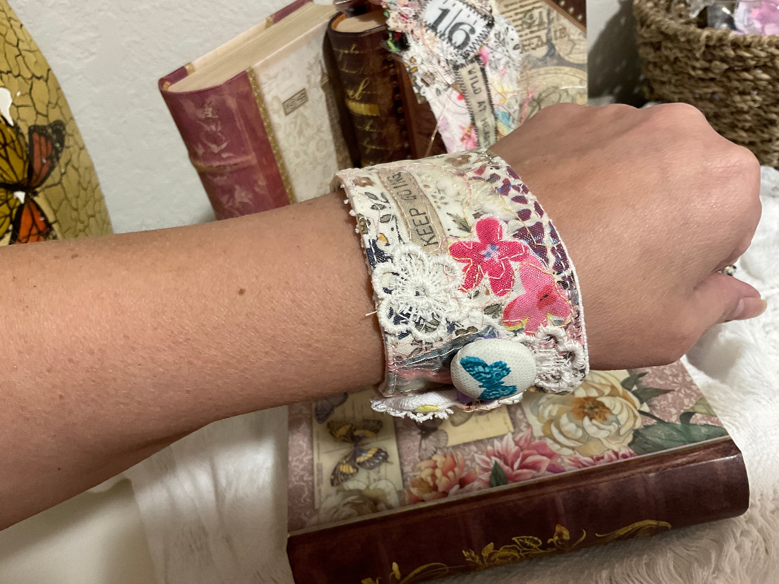 Shabby Chic Cuffs, Bracelets, Chic, Embroidery, Buttoned Cuff, Lace ...