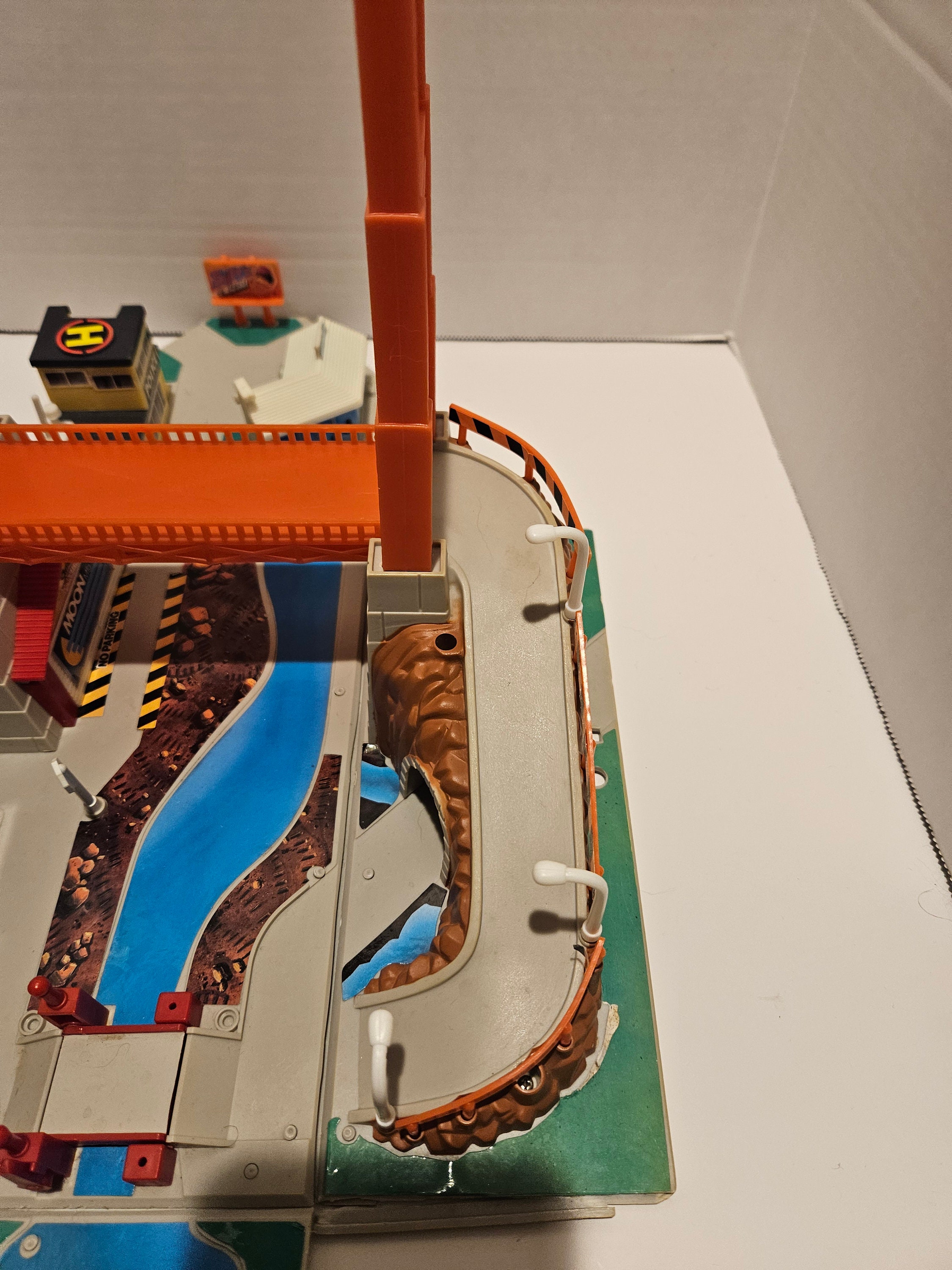 Toolbox City Vintage Micro Machines Unfolding Playset 1988 Galoob ...