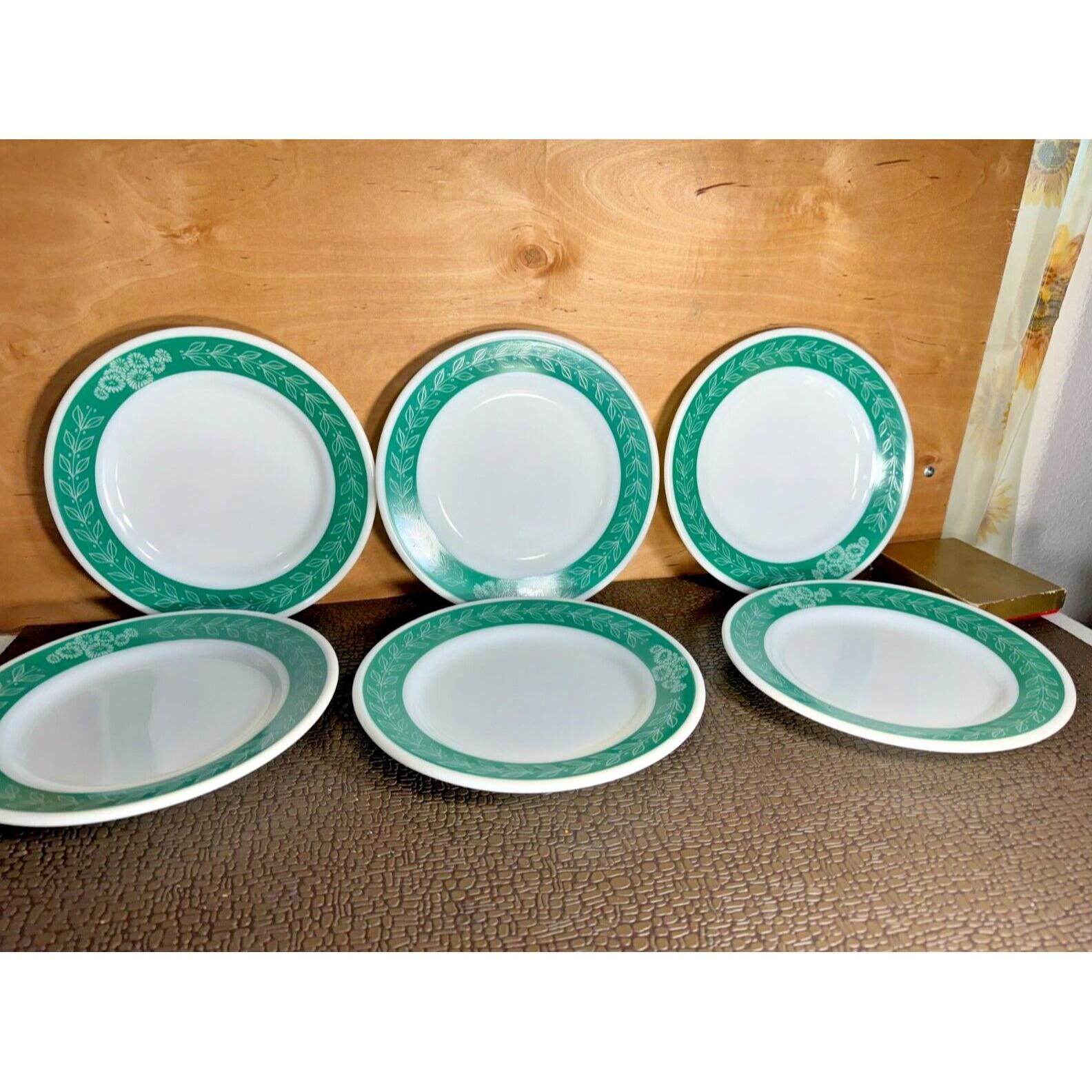 Vintage Pyrex Green Laurel Leaf Dinner Plates 9" - Etsy