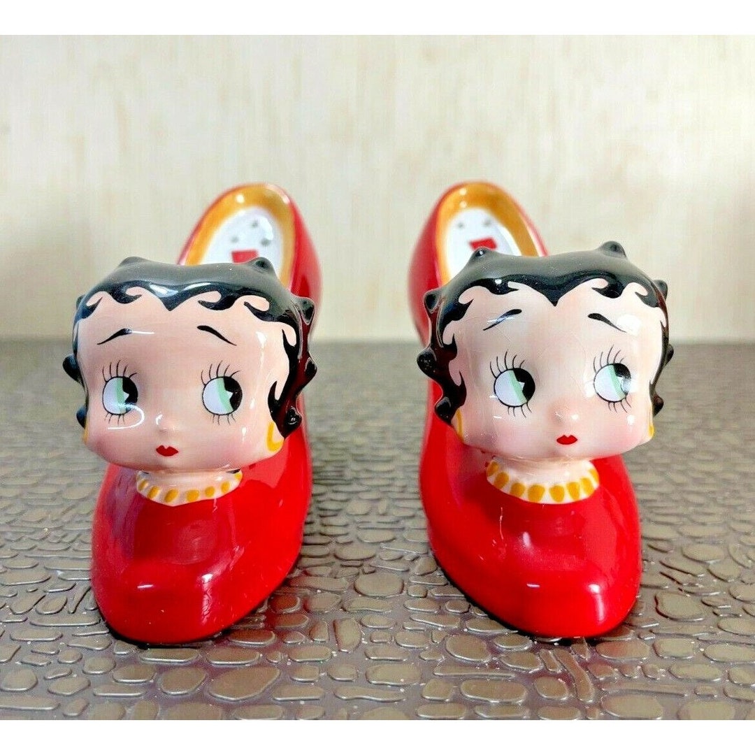 Betty Boop Red High Heel Shoes Ceramic Salt and Pepper Shakers !! - Etsy