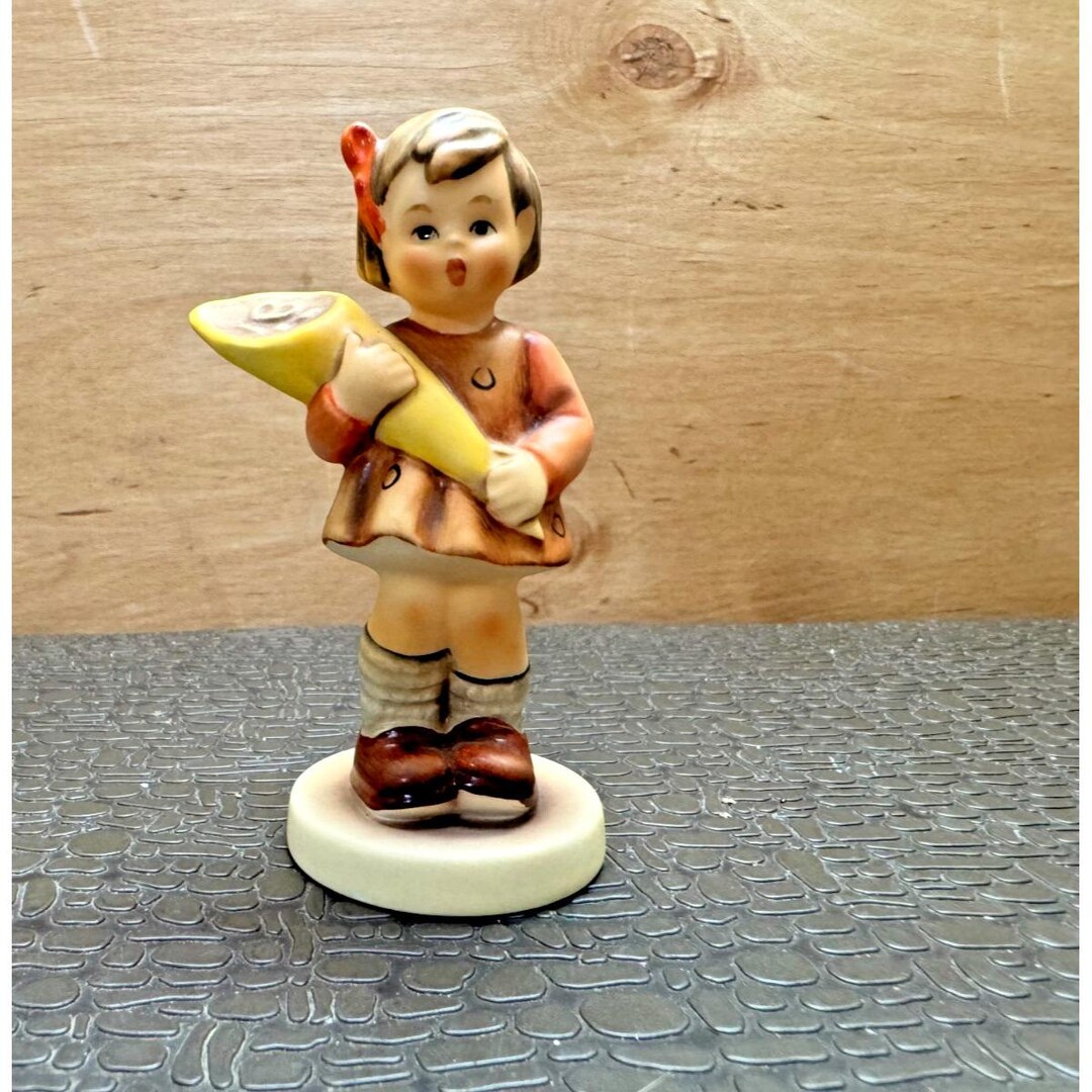 Goebel Hummel "a Sweet Offering" Member Exclusive Figurine - Etsy