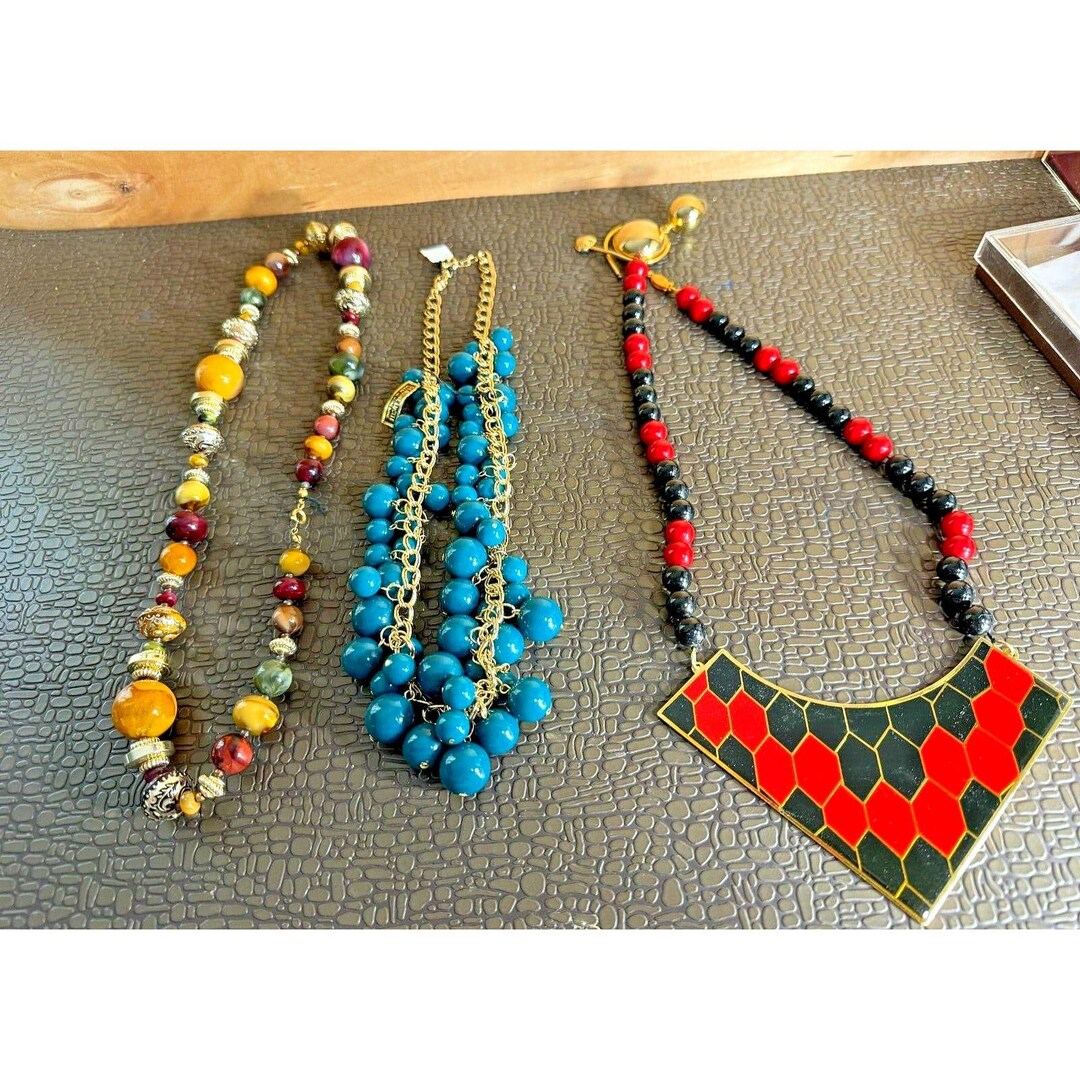 Vintage/retro Lot of 3 Necklaces - Etsy