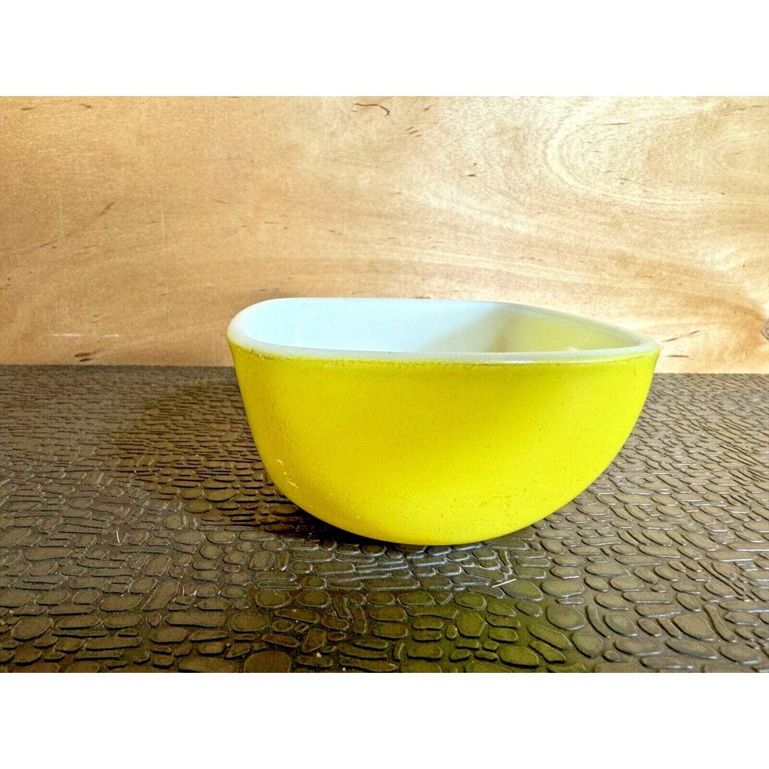 Vintage Pyrex Small Square Yellow Bowl 407 7oz USA - Etsy