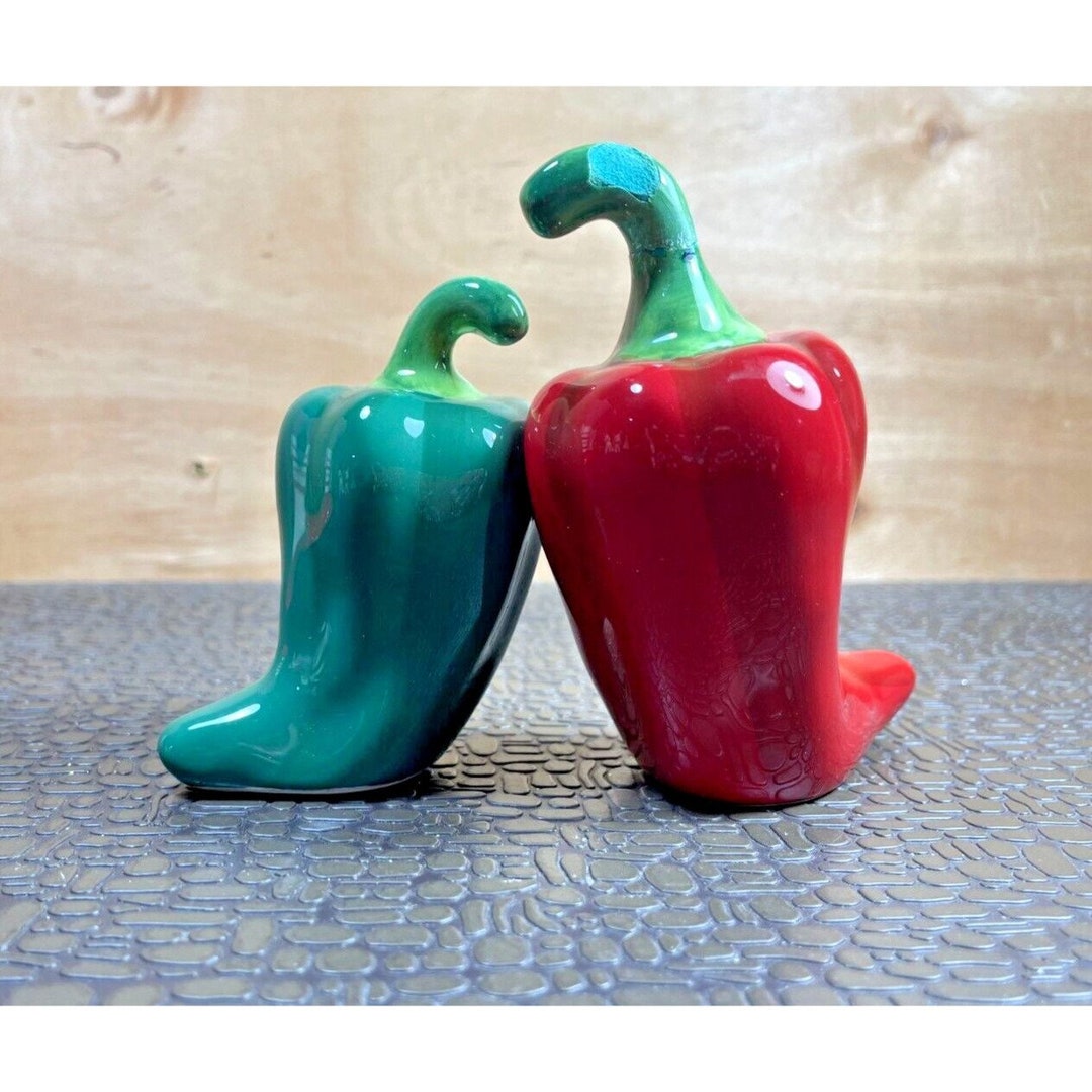 Westland Magnetic Red and Green Chili Peppers, Salt & Pepper Shakers - Etsy
