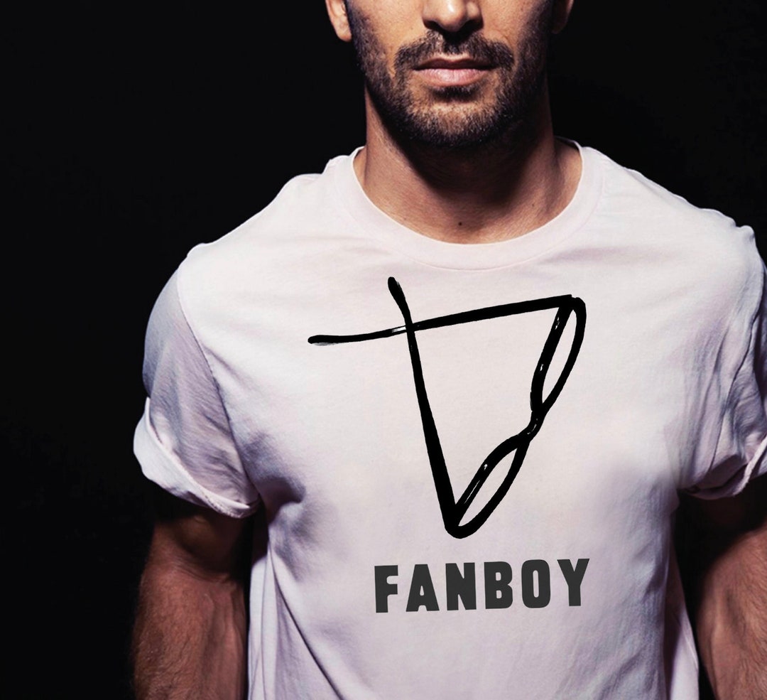 Fanboy T-shirt - Etsy