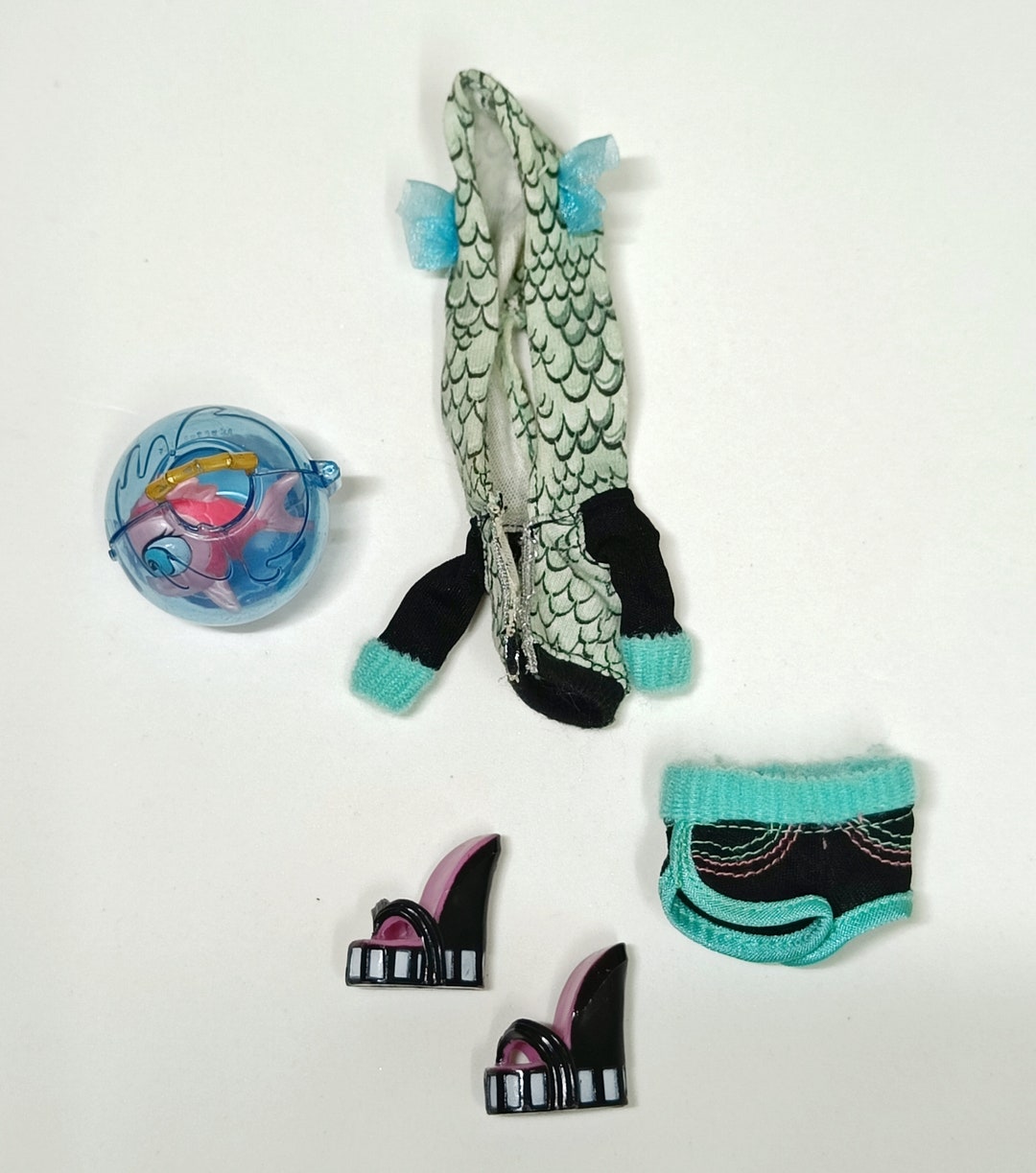 PICK Lagoona Blue Signature First Wave Basic Core Doll Monster High ...
