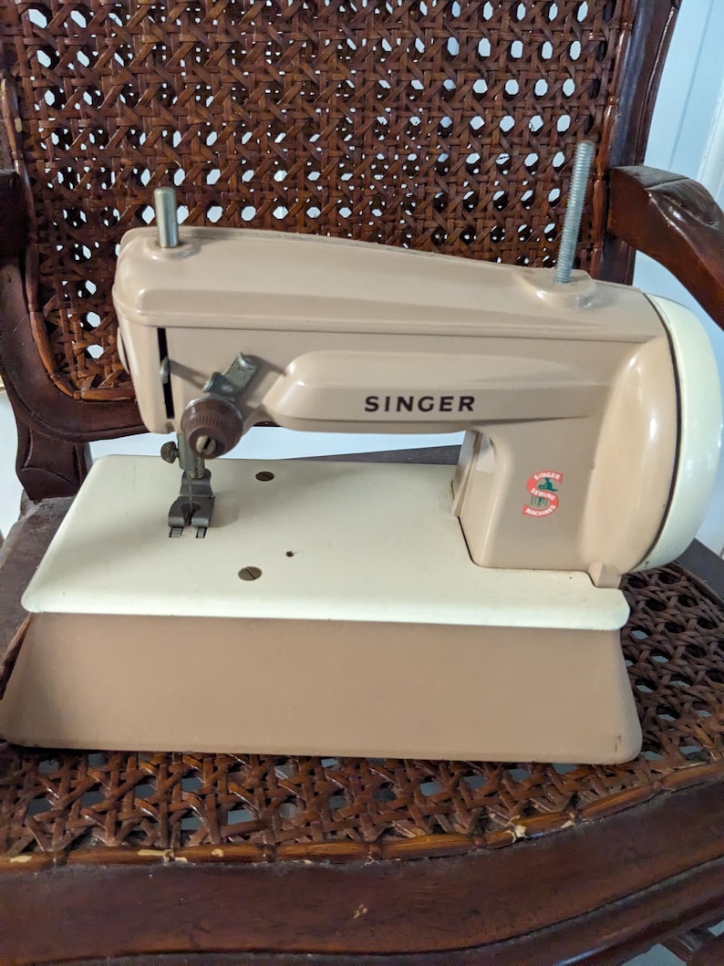 Vintage Children's Singer Sewing Machine With Case. - Etsy