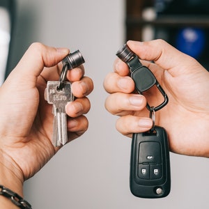 Magnetic Quick Release Keychain for Men Gift - Etsy