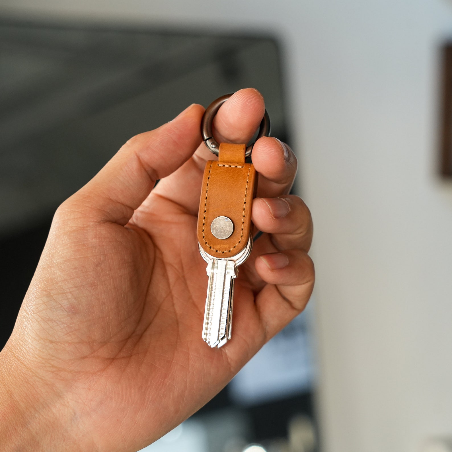 Minimalist Leather Key Organizer: Compact Crazy Horse Keychain - Etsy