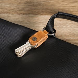 Minimalist Leather Key Organizer: Compact Crazy Horse Keychain - Etsy