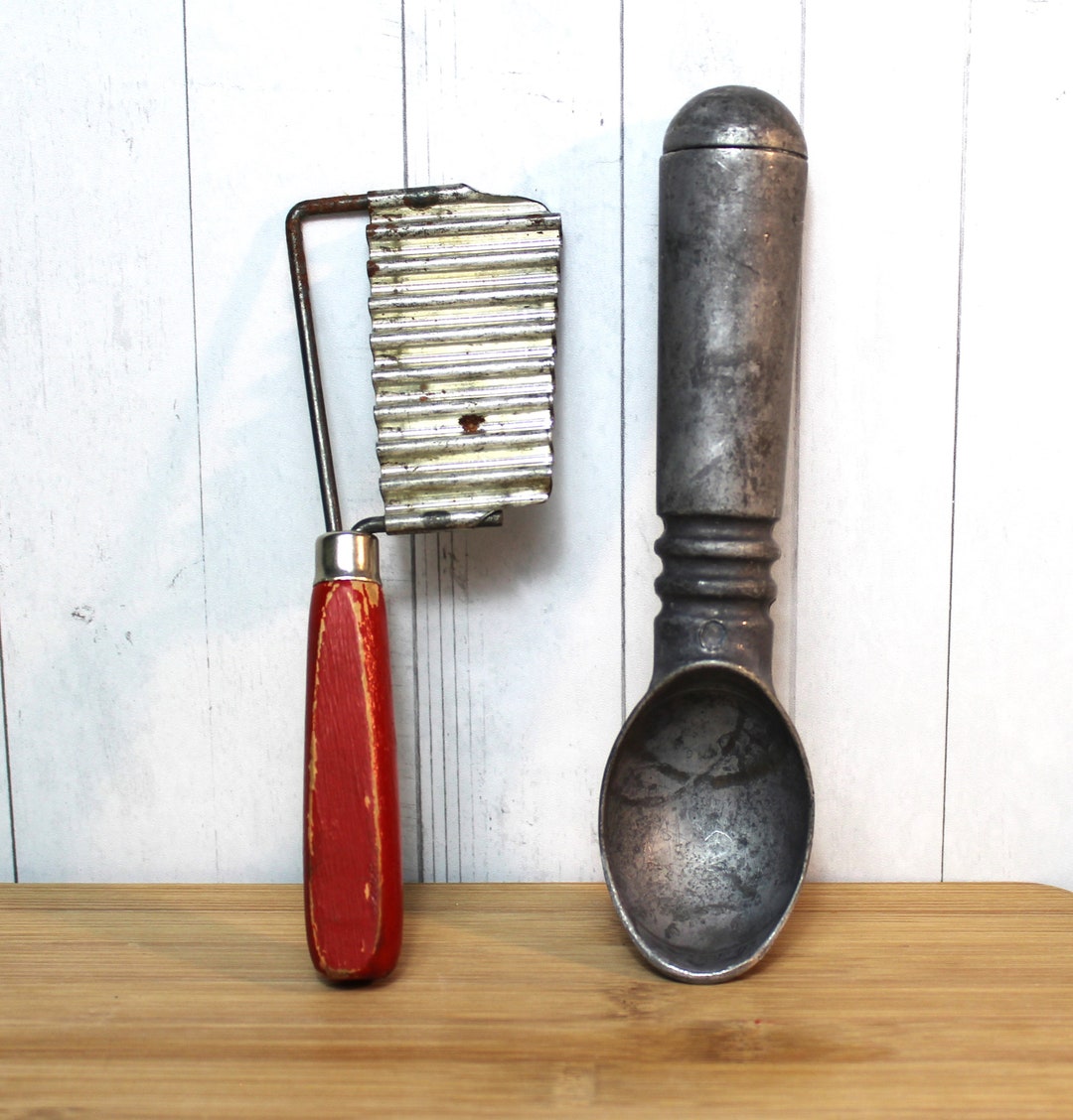 Vintage Red Handle Metal Kitchen Crinkle Cut Tool and Farberware Metal ...