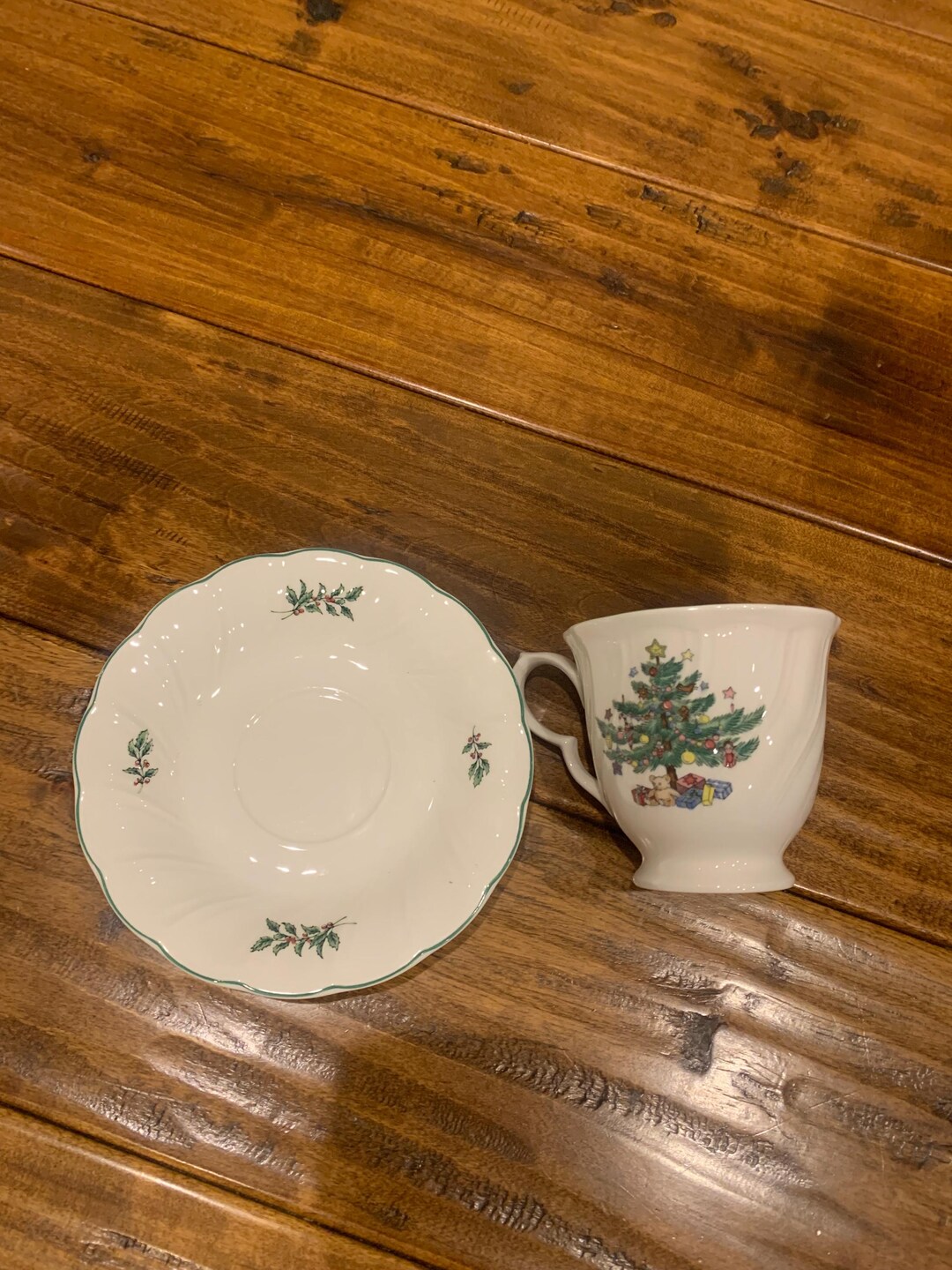 Nikko Japan Christmas Christmastime 8 Sets of Plates Saucers Bowls ...