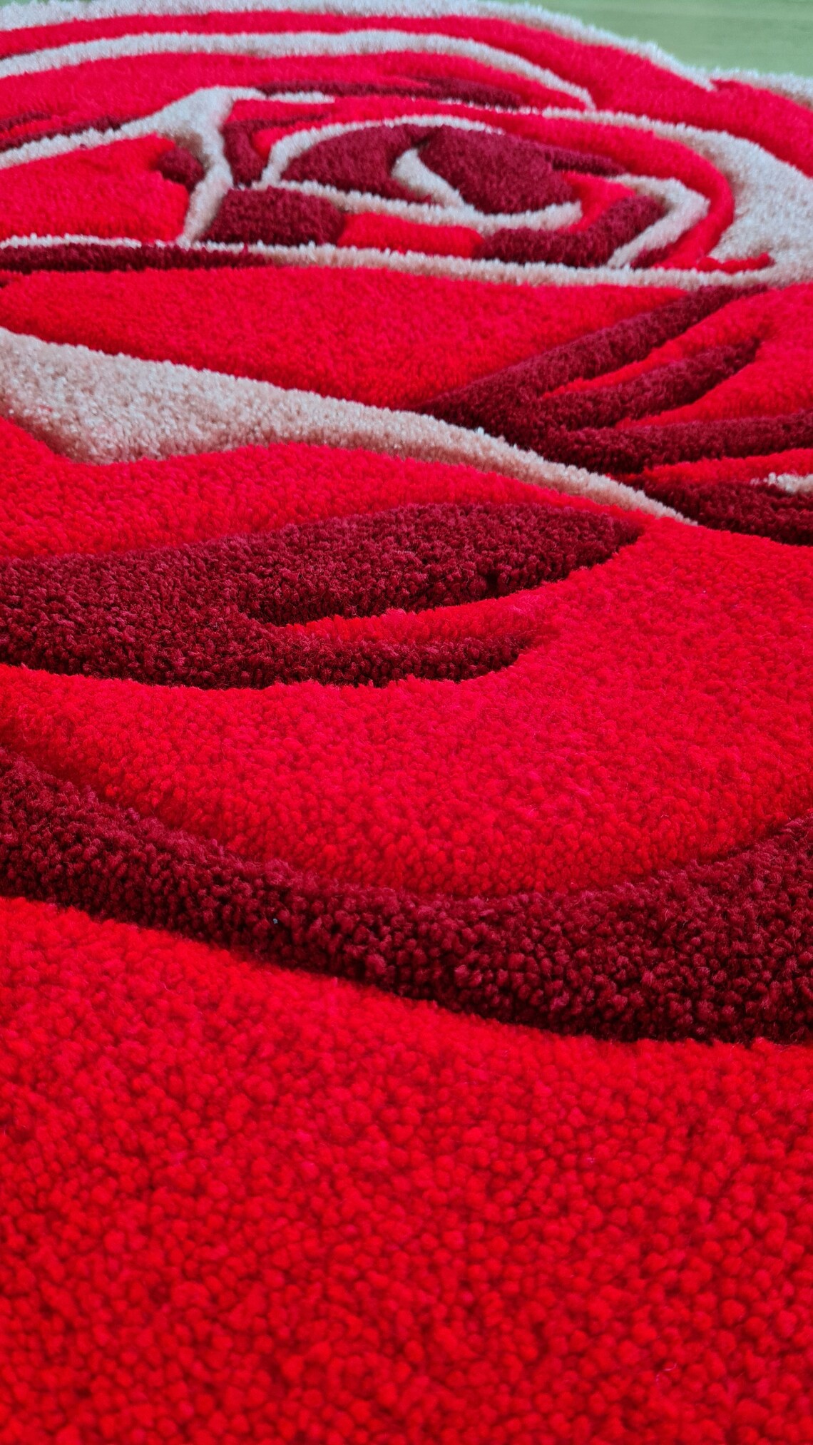 Tufted Rose Rug | Handmade | Red and Pink | Statement Area Rug - Etsy