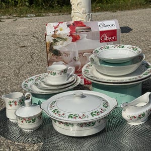 Table Setting for Eight Plus Gibson Housewares Christmas Charm Vintage ...